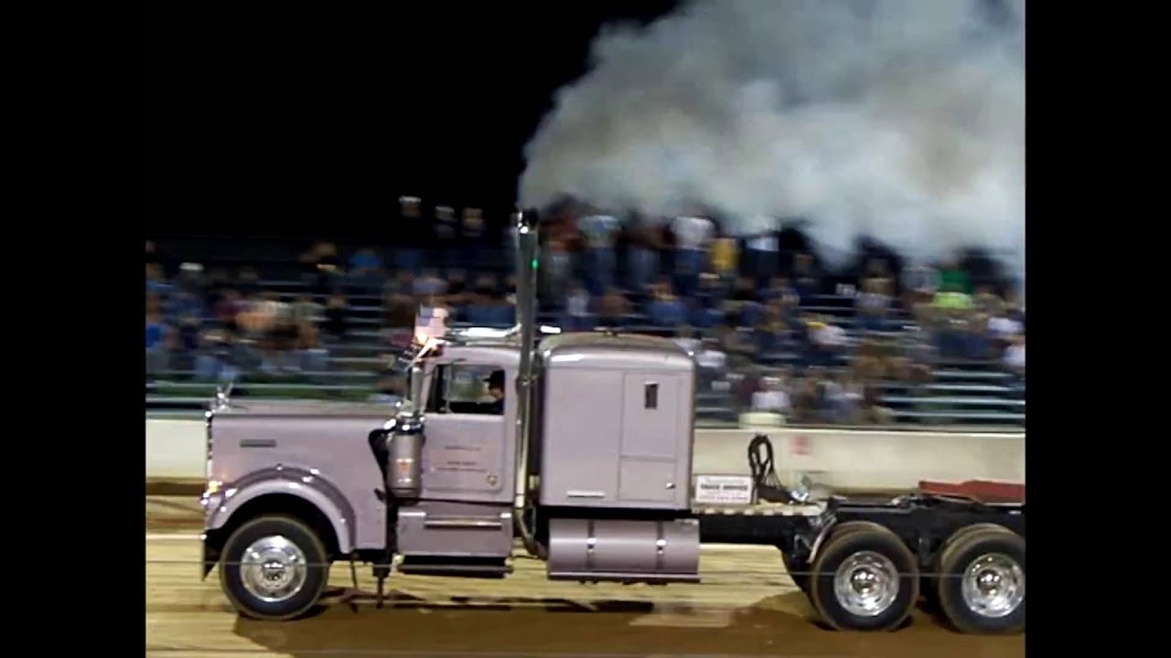 Modified Street Semi Pulling At The Buck - YouTube