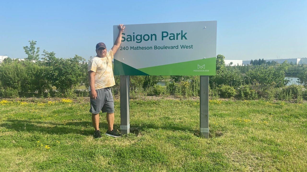 Walking at Saigon Parkin Mississauga - YouTube