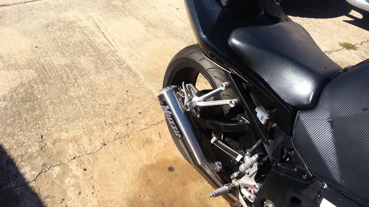 2004 gsxr 1000 muzzy m10 muffler - YouTube