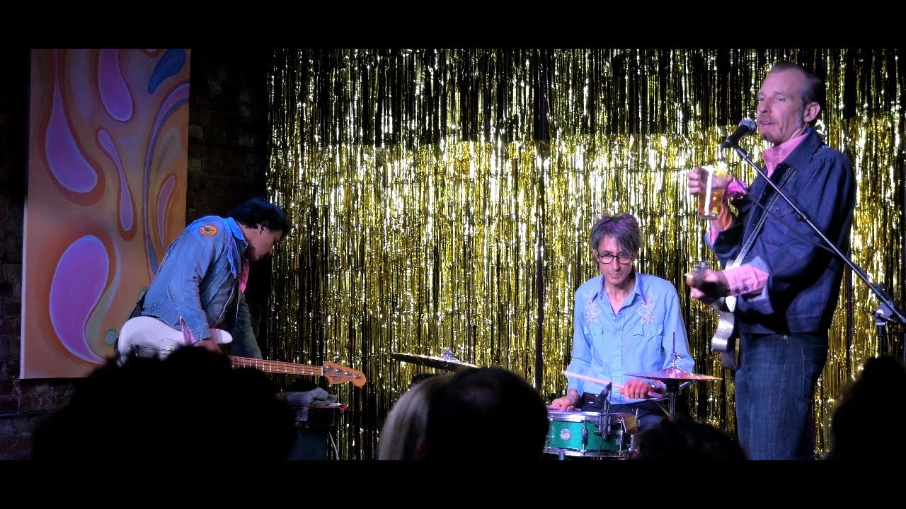 NICHOL ROBERTSON plays for a Mel Tillis fan - live at The Cameron House ...