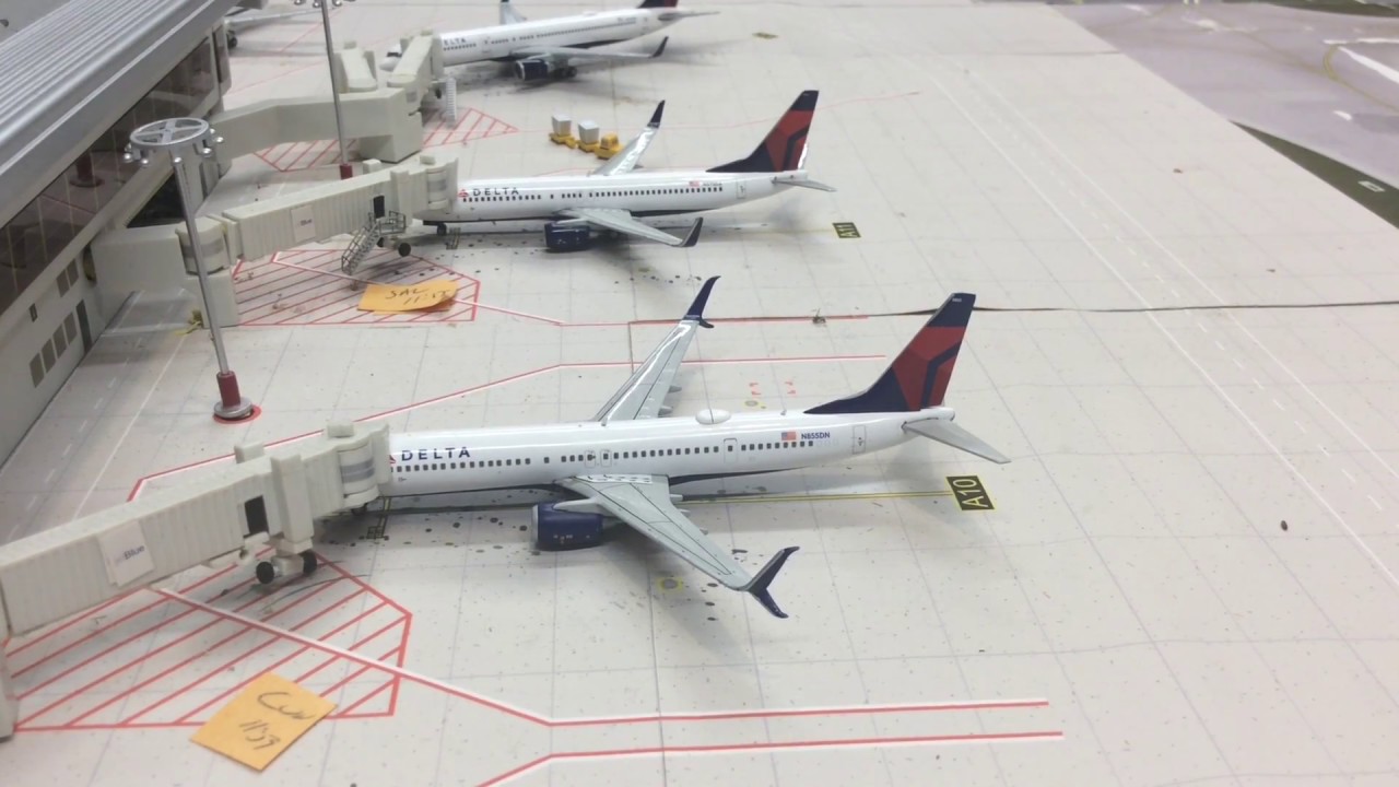 1:400 LAX international model airport update 10:30pm-11:00PM operations ...