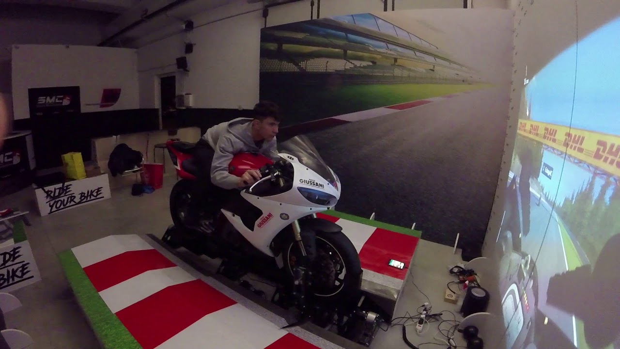 The new way to play MotoGP game. Motorbike simulator, Simulateur moto ...