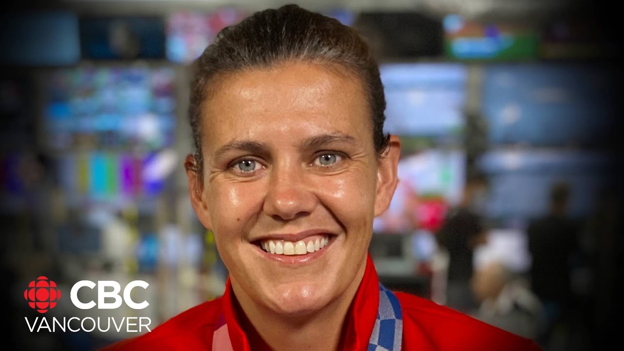 Fans in Vancouver react to Christine Sinclair’s final game at B.C. Place - YouTube