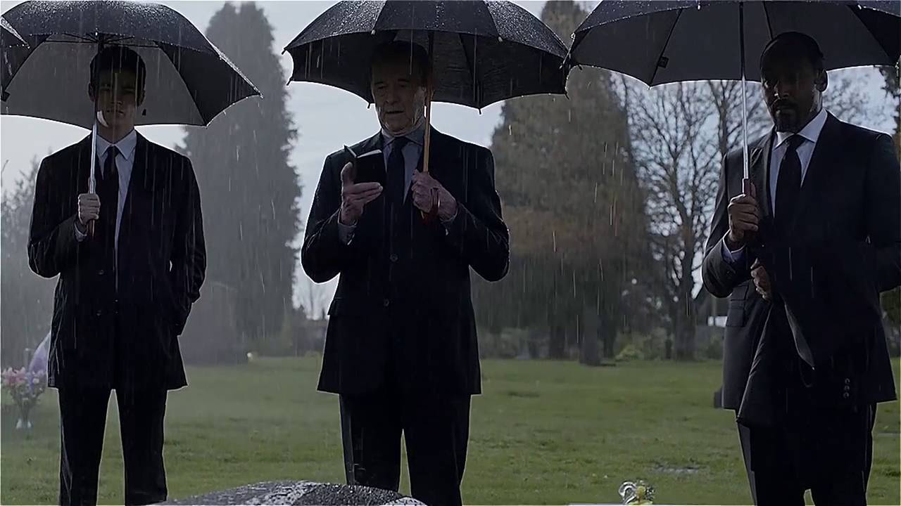 The flash 2x23 Henry Allen funeral - YouTube