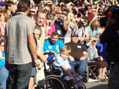 Extreme Makeover Grommesh Family Move That Bus - YouTube