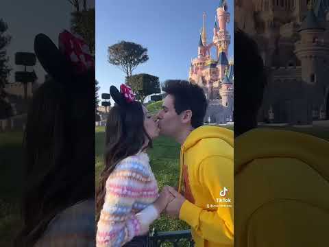Bacio dei Me contro Te a Disneyland Paris! TikTok - YouTube