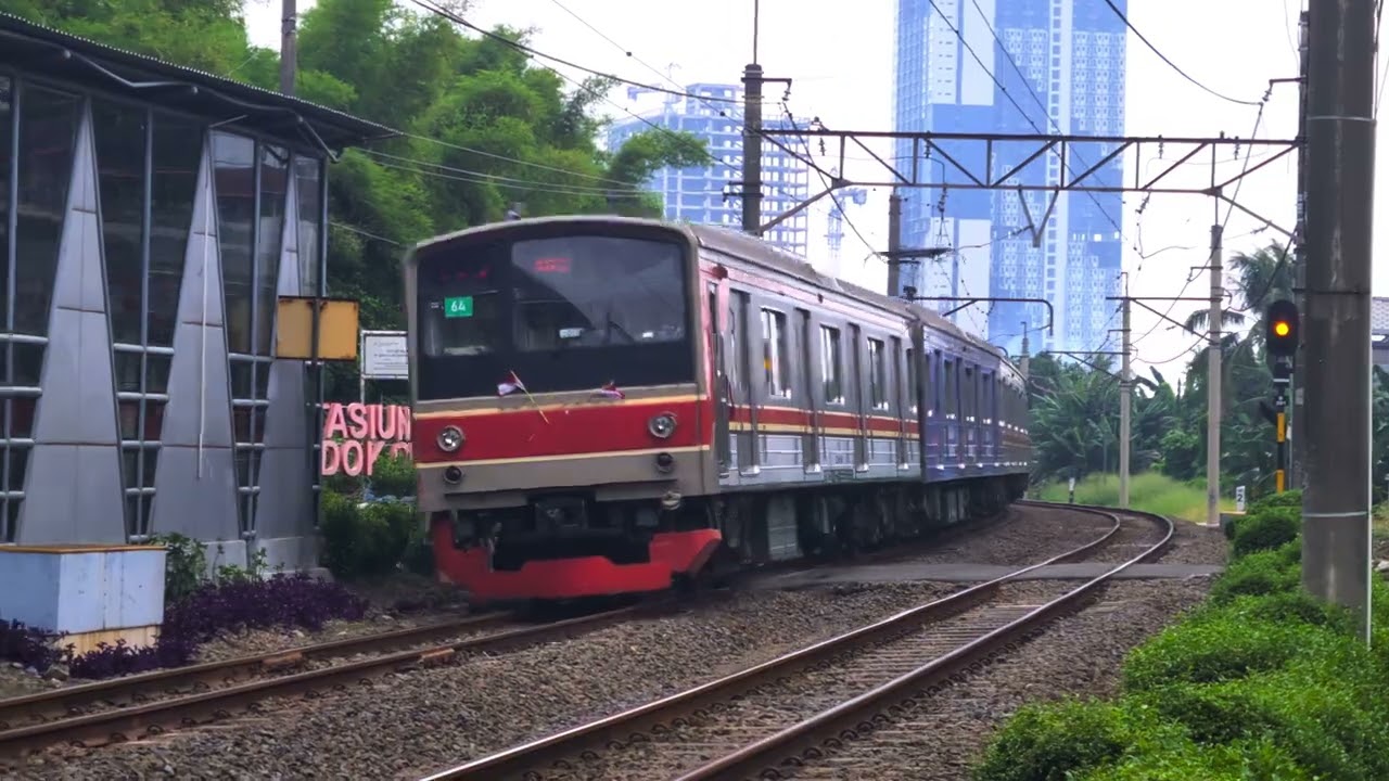Stasiun Pondok Cina: Kompilasi KRL Commuter Line dan Perkembangan ...