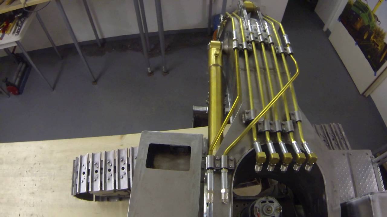 Modellbagger XXL CAT 390D 1:8 test rotary drive / RC Bagger / RC ...