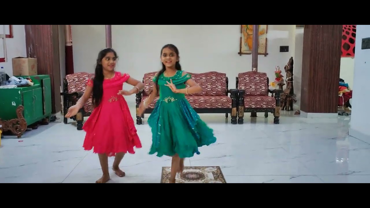 Akshainie & Ashwika performance on Parivara Bhadravattakam Song - YouTube