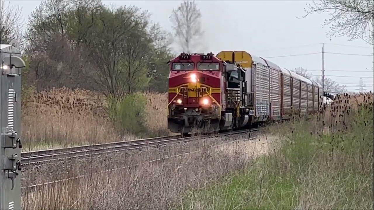Rare Catches! NS Train with BNSF Warbonnet & CN Train with Veterans Unit, Wyandotte/Allen Park ...