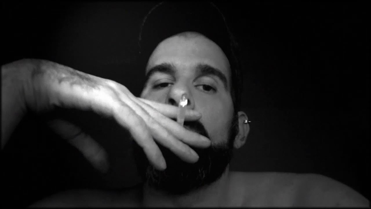 poema 20 de pablo neruda con base de rap de dr. dre y un tipo fumando ...