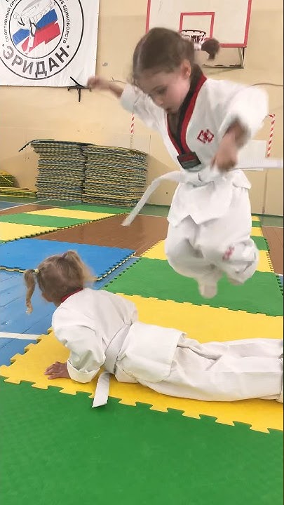4-летние девочки удивляют своей ловкостью в тхэквондо #тхэквондо # ...