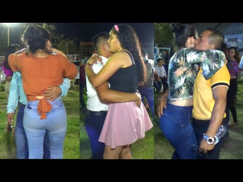 Amarrense bien COCHOs -Las chavas de minifalda se la rifan para bailar | Ajuchitlan del Progreso
