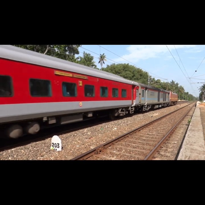 Erode WAP4 22570 Doing The Honors For Trivandrum Rajdhani - YouTube