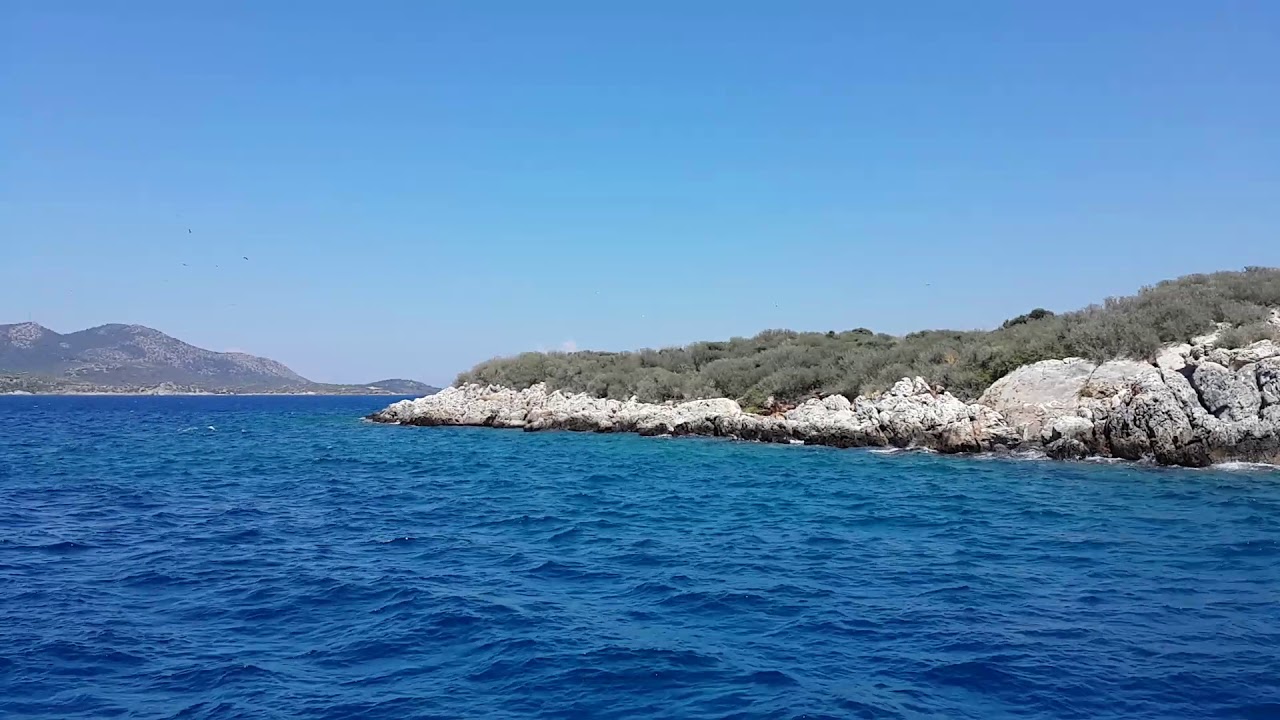 Bayrak adası ve Yunan adası Sisam Adası - YouTube