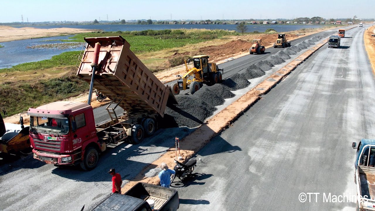 Update Processing Best Skills Operator Dump Trucks 24Ton And Motor ...