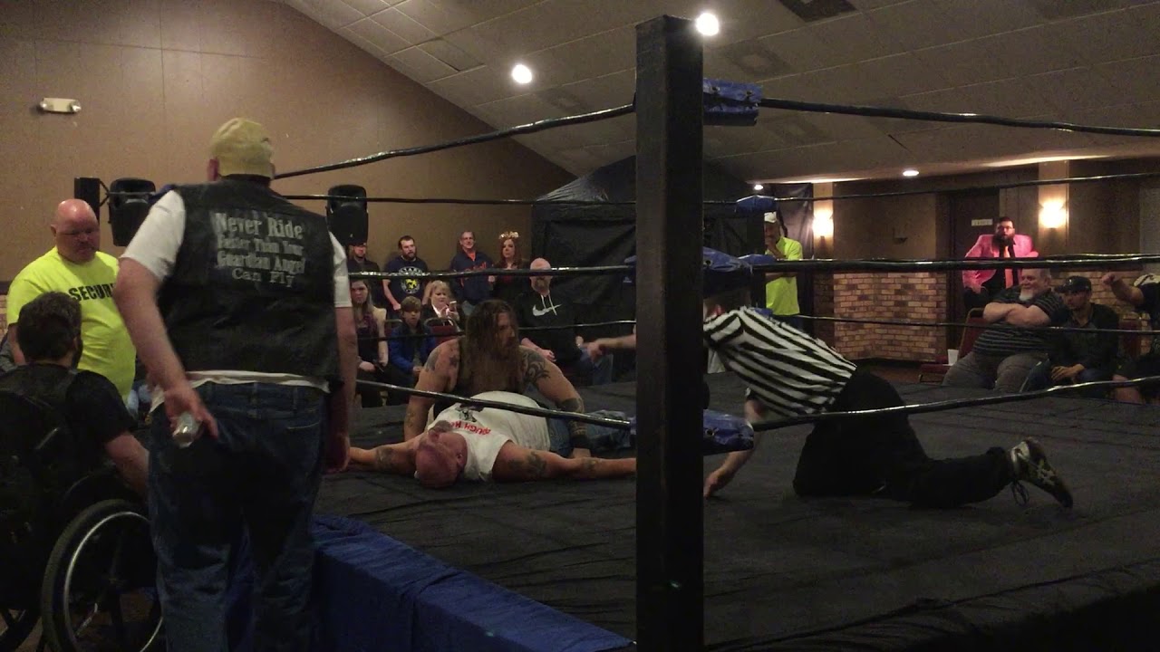 Roughouse ROB vs The Dread King Logan #wrestling - YouTube