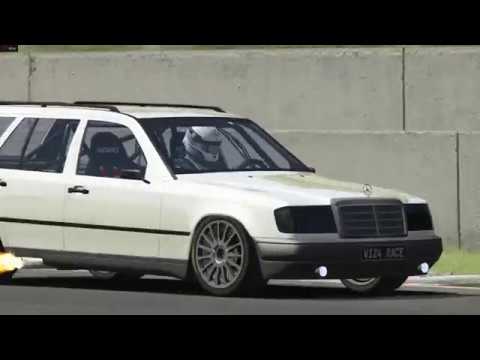 Mercedes Benz W124 Wagon Race Version @ Mugello - YouTube
