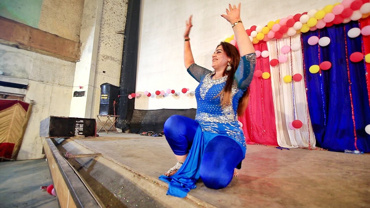 Neelam Gul Most Demanding Item Number Dance Song - YouTube