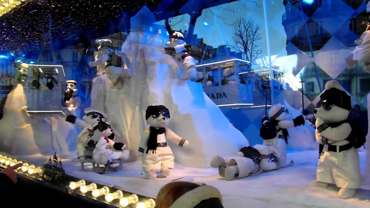 De Panda Prada etalage van Printemps in het centrum van Parijs - YouTube