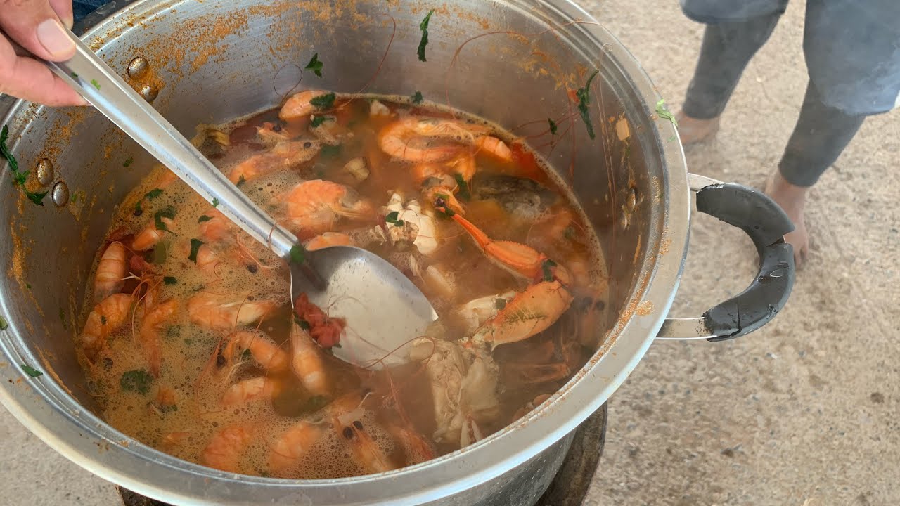 Sabroso Caldo de pescado con camarón y jaiva excelente para curar el ...