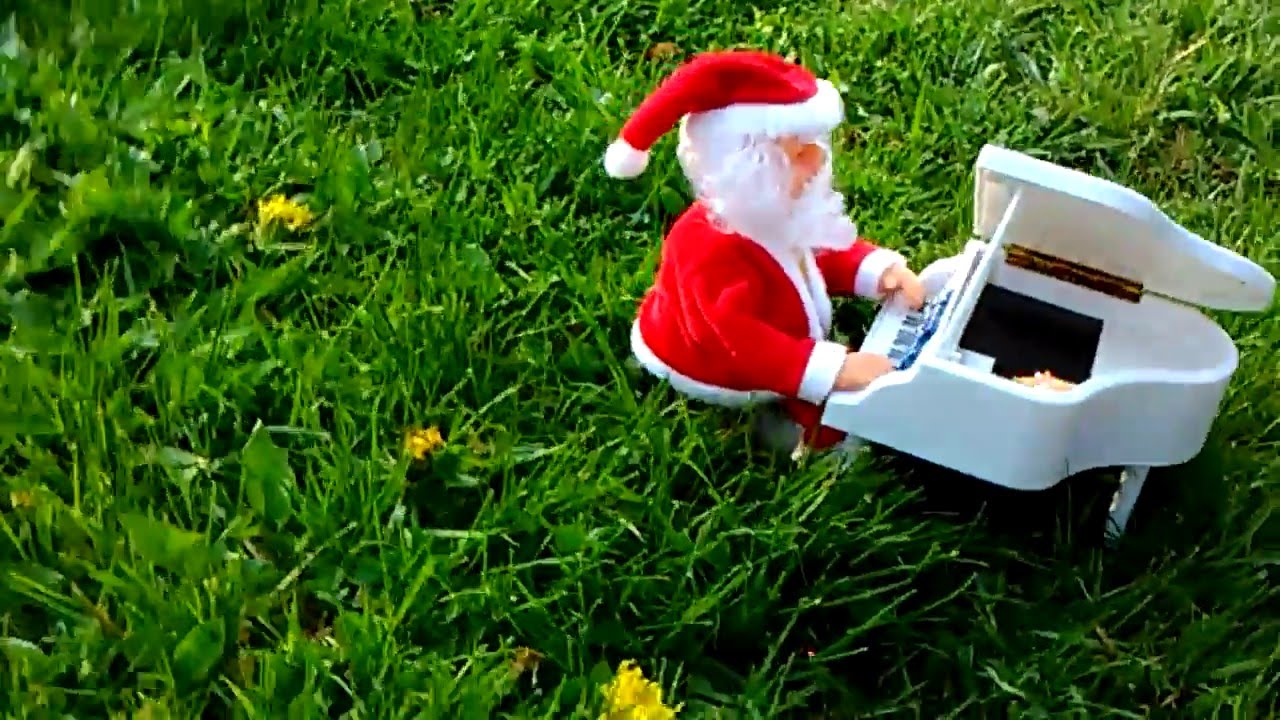 Piano playing Santa - YouTube
