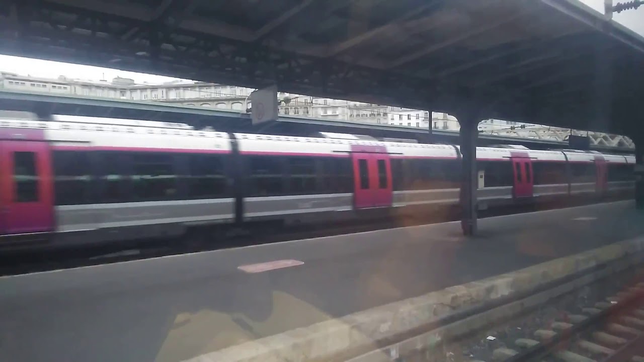 Le départ d'un train francilien en gare de Paris est - YouTube