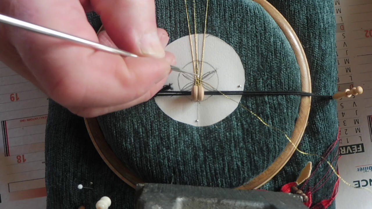 Point d' esprit et fuseaux Gevaudent - YouTube