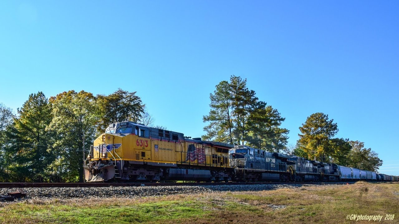 NS: 2 Trains meet on a sunny morning - YouTube