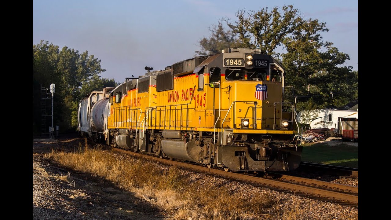 UP GP60 1945 leads LSB50 Local - YouTube