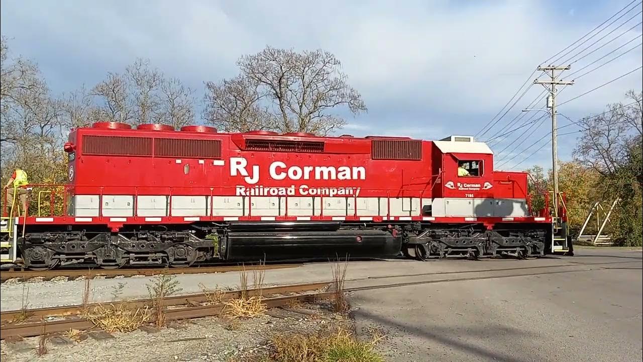 RJ Corman SD40-2 #7195 in middlesboro! - YouTube