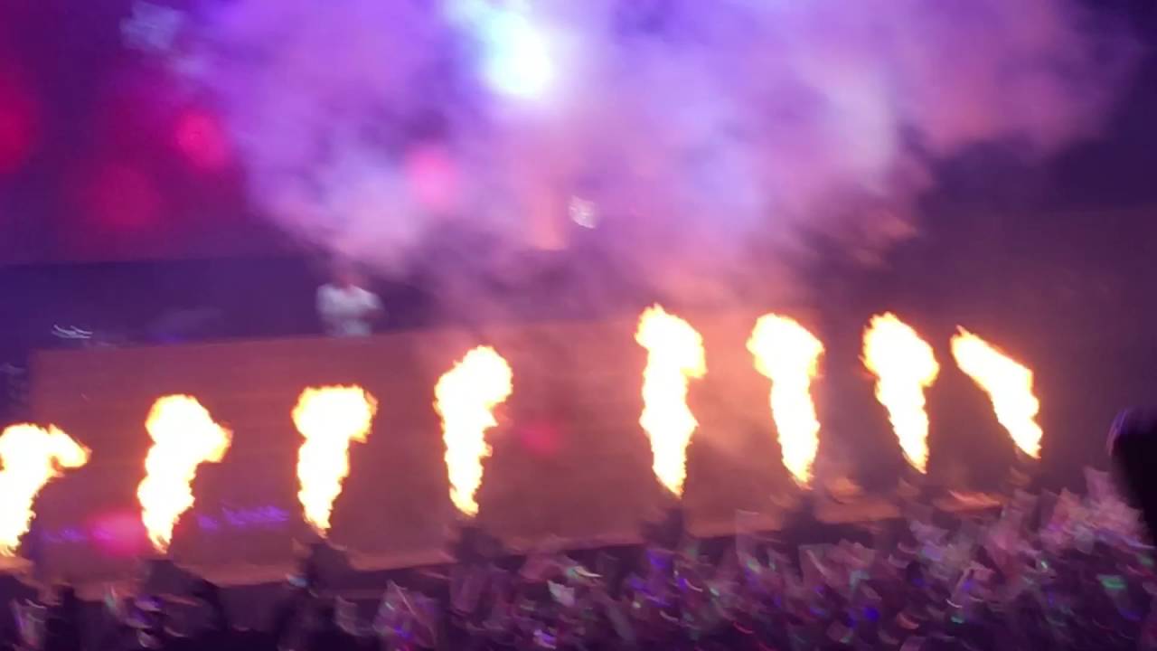 The Chainsmokers Live in Manila 2016 - YouTube
