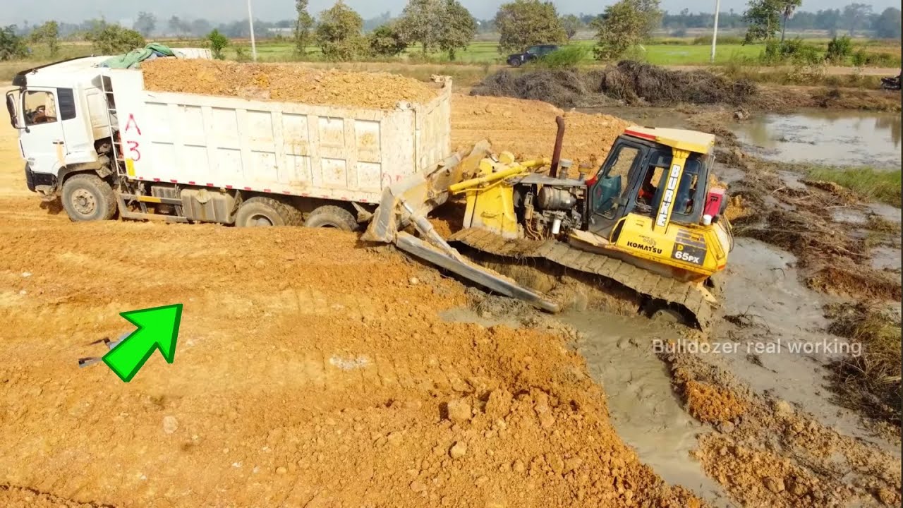 Incredible landfill! MIX Dump Truck 25ton Drive Back Uploading ...