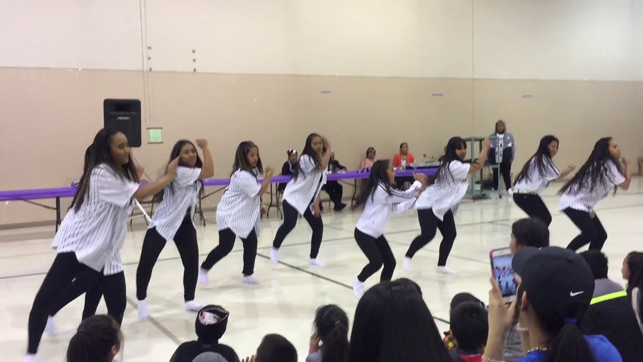 (Different View) ‘Mile High Girls’ Halftime 2017 - YouTube