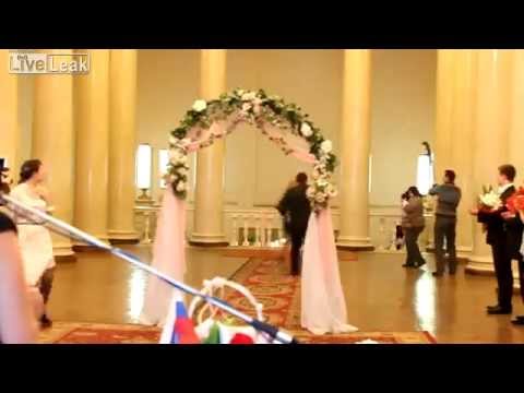 Gelin düğünde çıplak kalırsa! mp4
