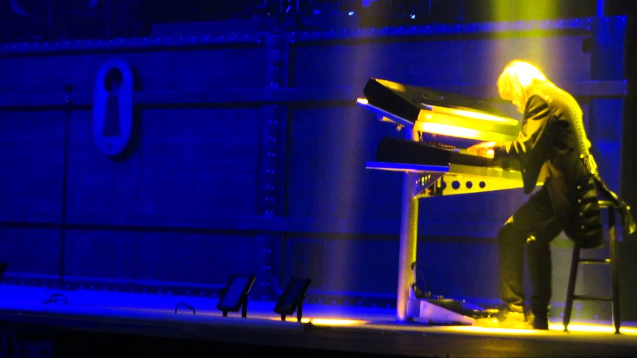TSO Christmas dueling keyboards - YouTube
