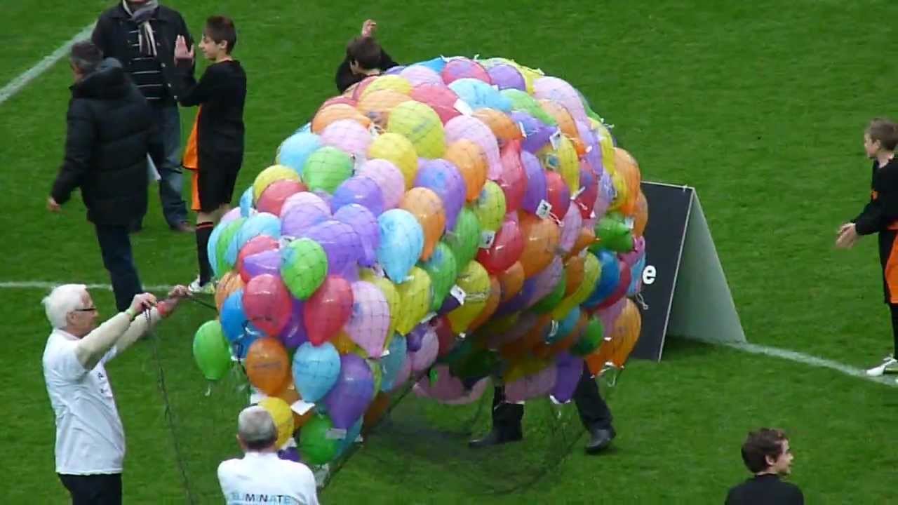 Lâcher de ballon au stade Michel d'Ornano! - YouTube