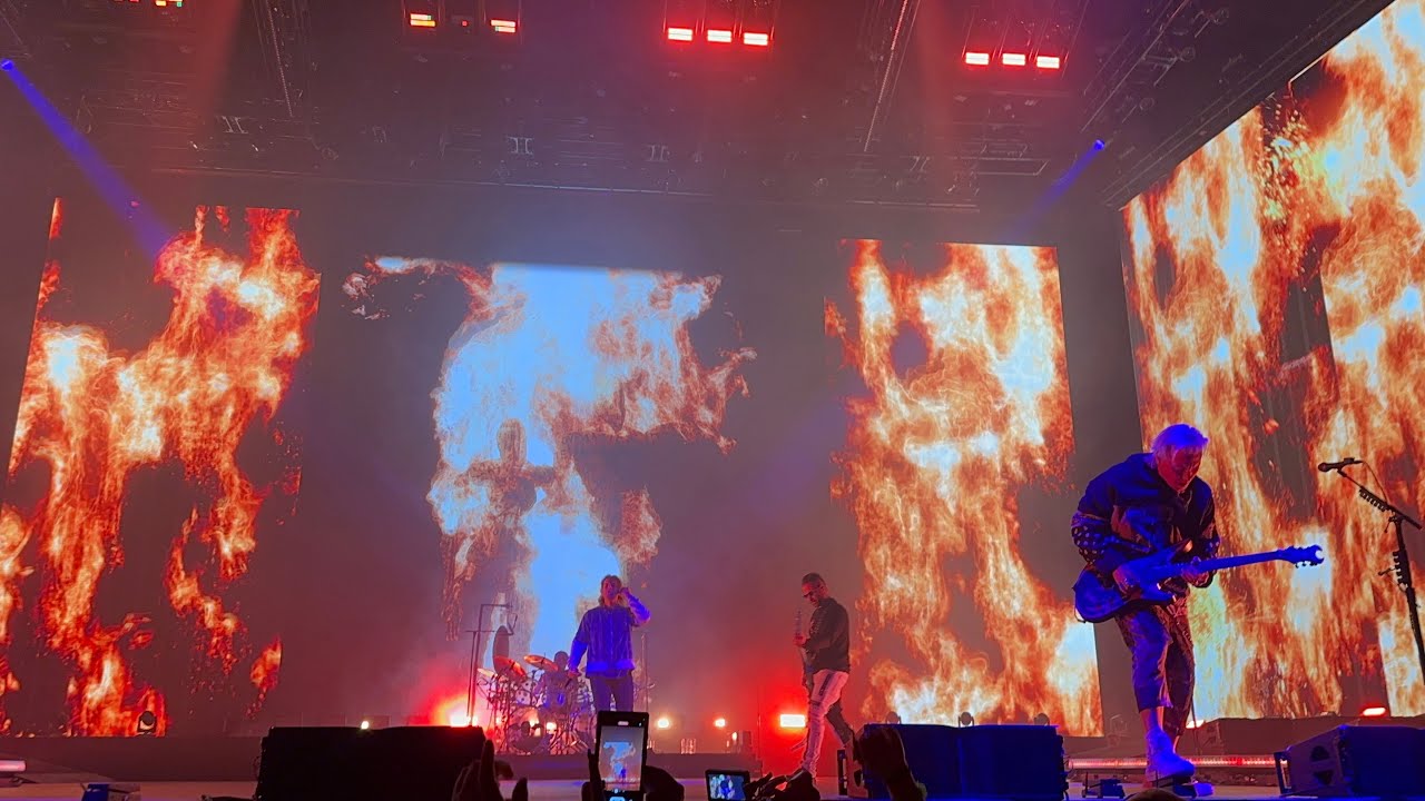 avenged sevenfold- mattel live - YouTube