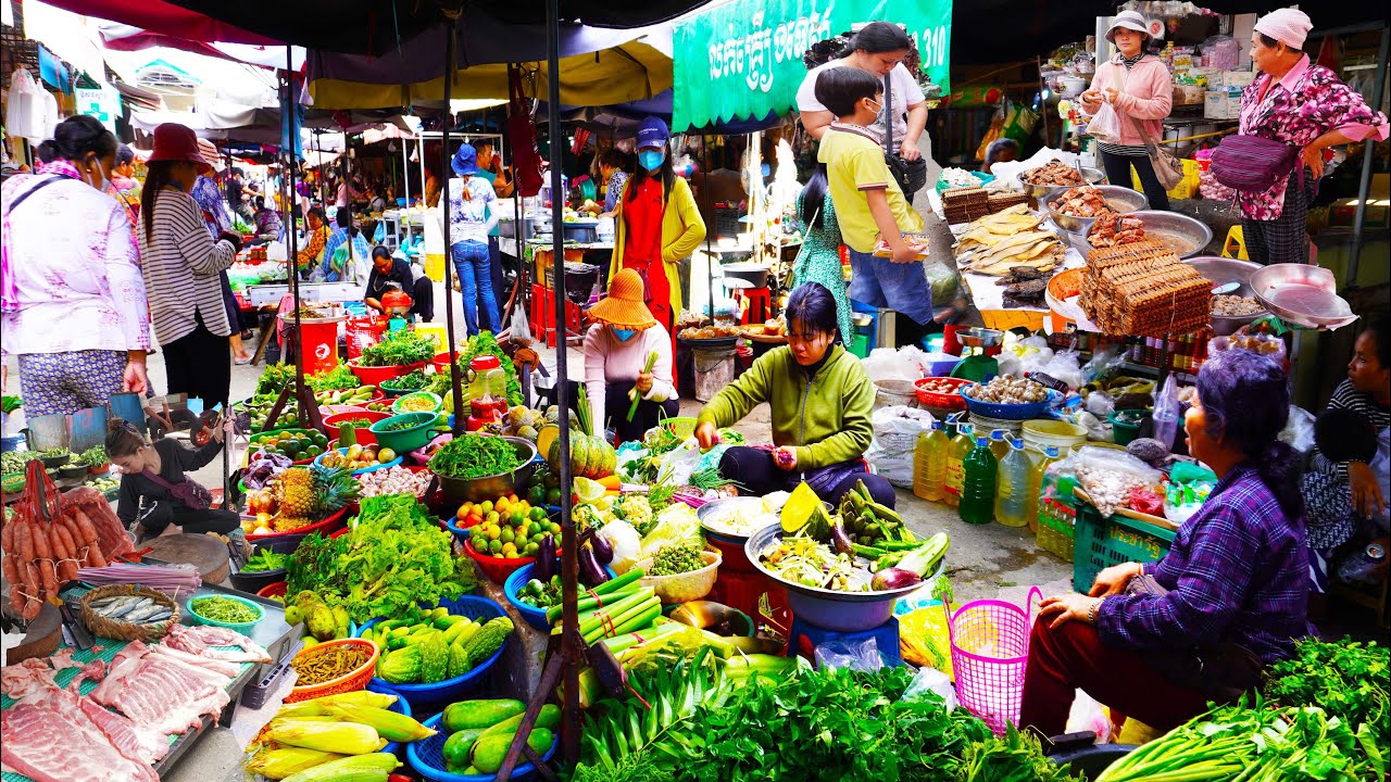 Massive food supplies at Takhmao Thmey market, Cambodian open food ...