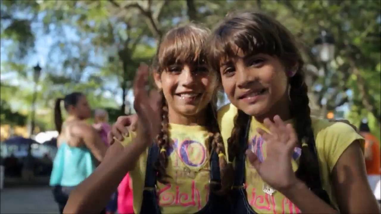 Sergio George's Salsa Giants - Bajo la Tormenta - Letra - YouTube