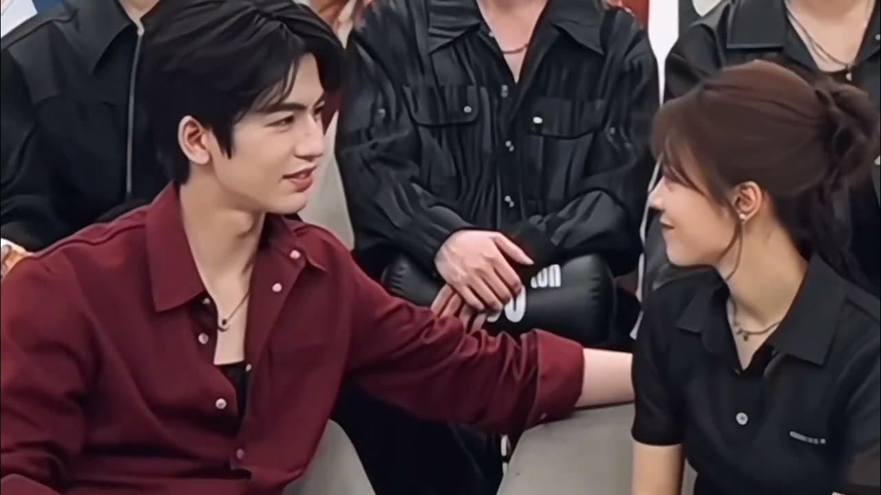 #赵今麦 #张凌赫 麦麦和牛牛眼神在拉丝！#度华年 - YouTube