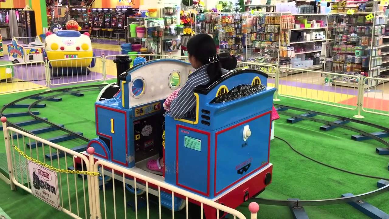 3 bà cháu đi tàu Thomas - YouTube