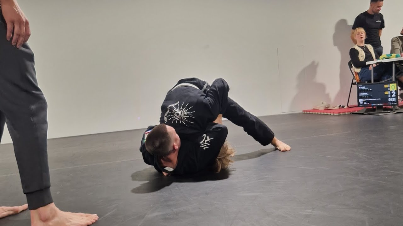 First BJJ tournament 94kg- First month of training - YouTube