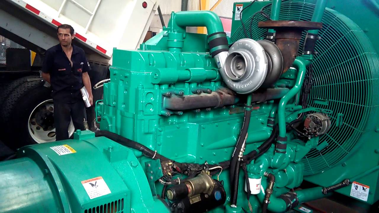 Cummins restored Kta 19 retrograde - YouTube