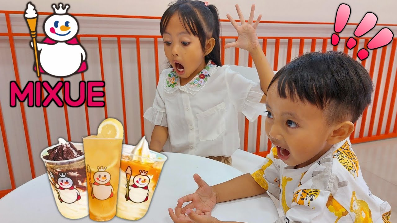 Sabil & Bilal Nyobain Makan Ice Cream MIXUE di Mojokerto - YouTube