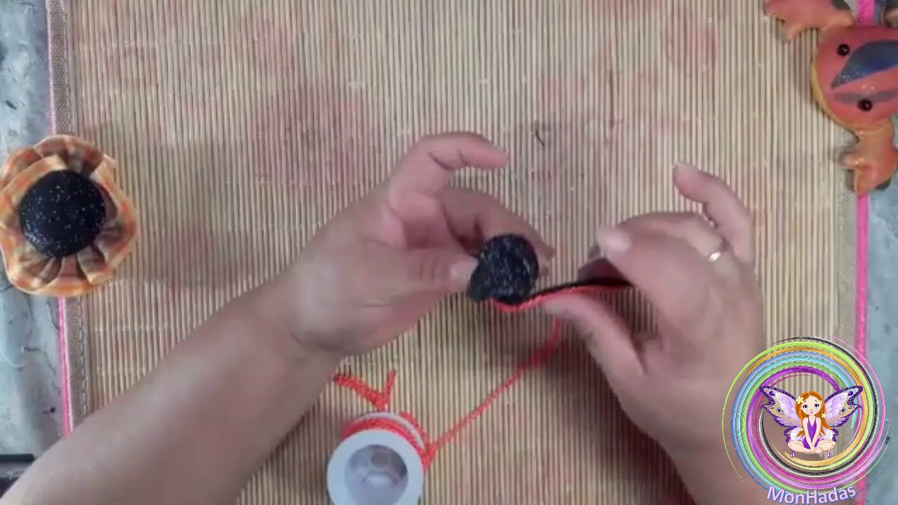 DIY Tutorial como hacer un broche bruja estampada con goma eva - YouTube
