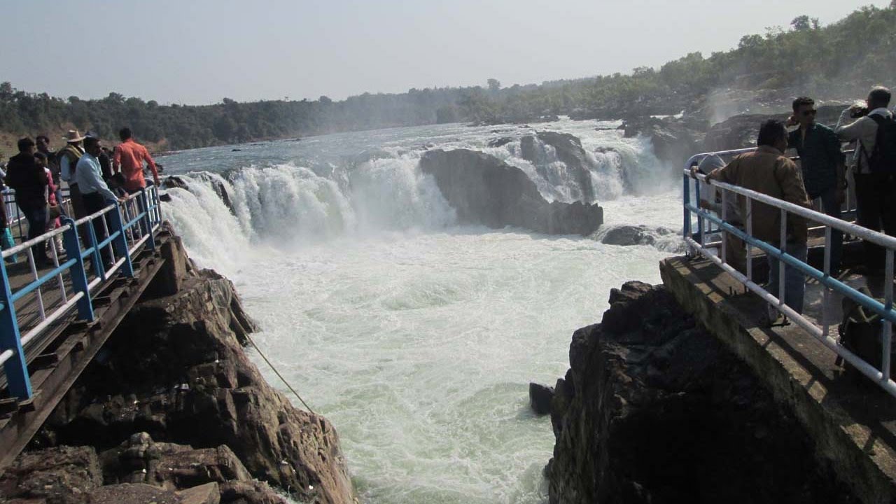 Bhedaghat Falls (Mini Niagara Falls)/Dhuandhar Falls /Bhedaghat ...