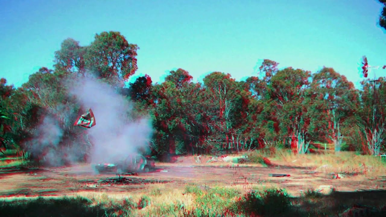 HDV anaglyph 3d car explosion - YouTube
