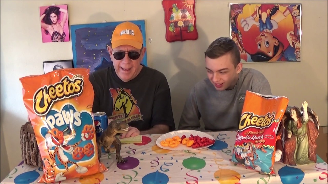 CHEETOS NEW PAWS & FLAMING HOT CHIPOTLE RANCH CHIPS - YouTube