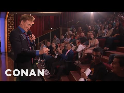 Scraps: Audience Member Refuses Conan's Autograph - YouTube